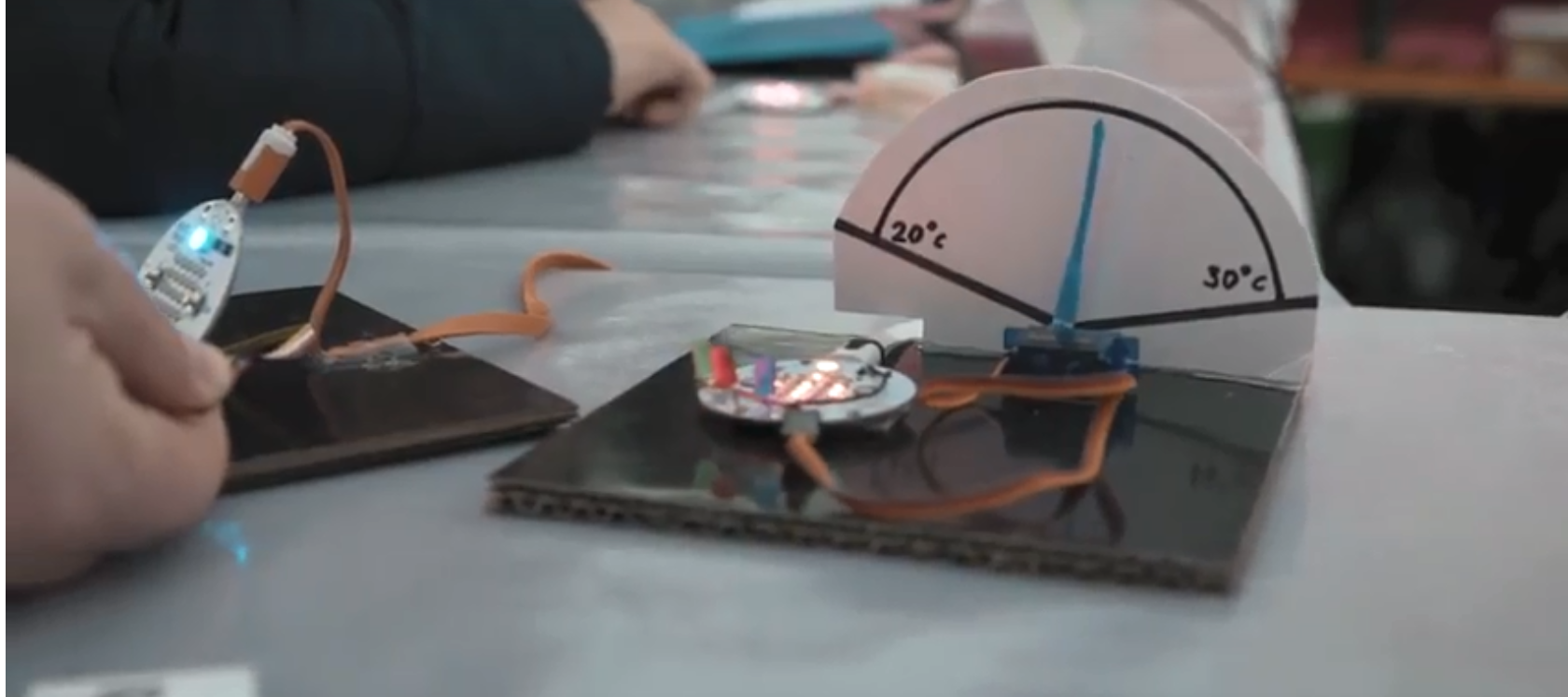 A microcontroller to teach programming to school children - FNR